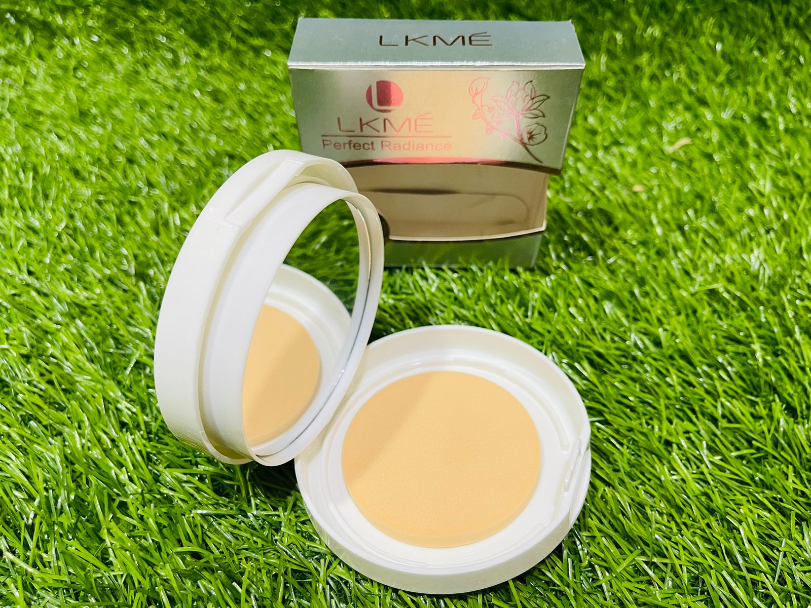 LAKMÉ PERFECT RADIANCE SHINE&MATT FACE POWDER – www.onlinemart.com.pk